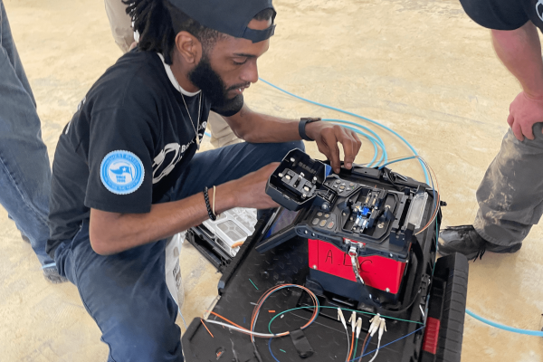 The role of all-in-one splicers in fiber optic cables - Evolution Electric